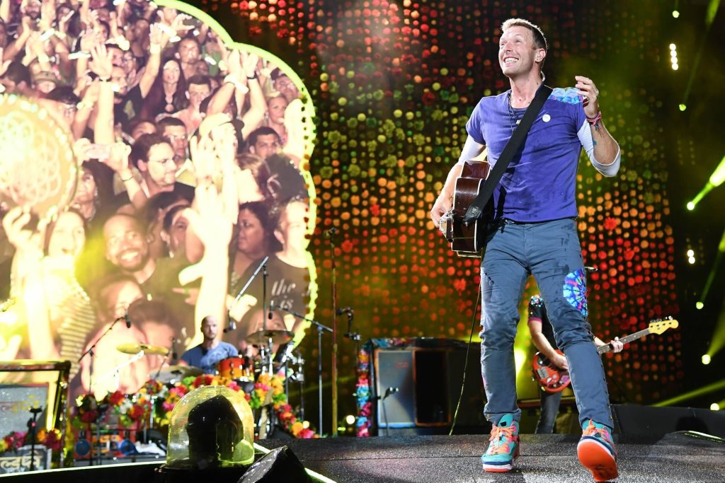 Throwback 2K - Chris Martin Gives Fan Ride To His Show!